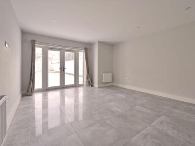 2 bedroom flat for sale in Ellam Court, Bushey Hall Road, Bushey, WD23