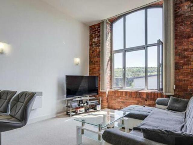 2 Bedroom Flat For Sale In Elland, West Yorkshire