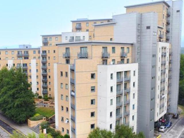 2 Bedroom Flat For Sale In Elwood Lane, Leeds