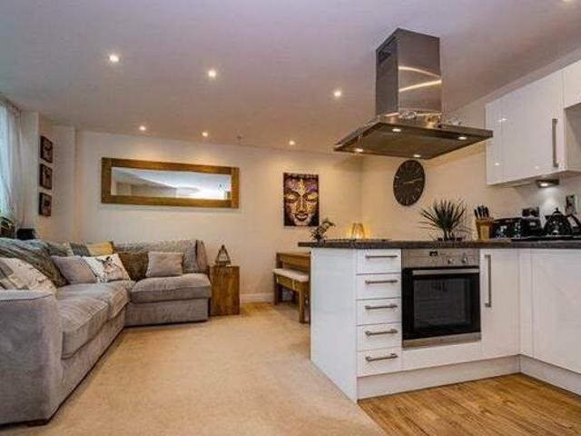 2 bedroom flat for sale in Empire House Bessemer Road Welwyn Garden City AL7