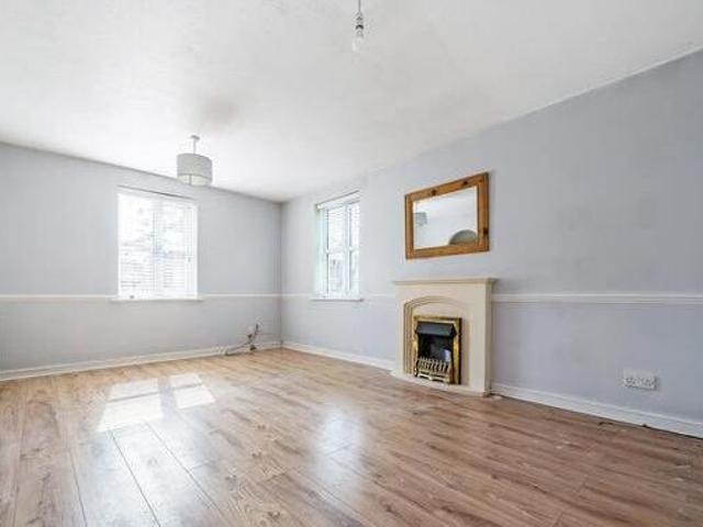 2 Bedroom Flat For Sale In Enfield, London