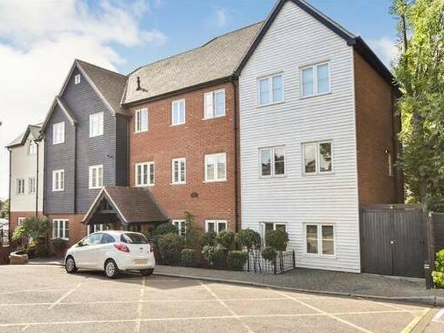 2 bedroom flat for sale in Essex Way Benfleet SS7