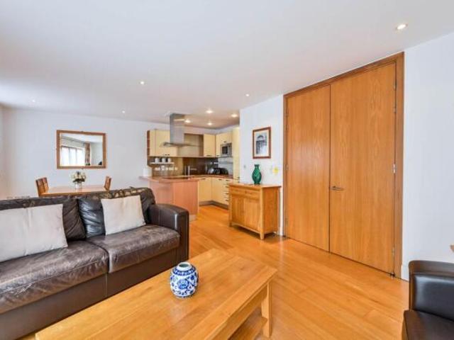 2 bedroom flat for sale in Epsom Road, Guildford, GU1