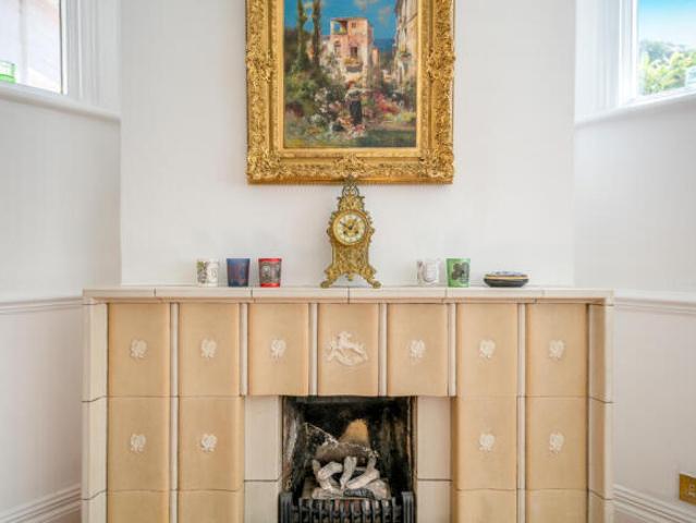 2 bedroom flat for sale in Eton Avenue, Finchley, N12