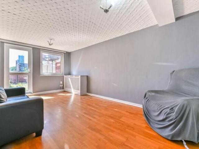2 bedroom flat for sale in Evering Road, Stoke Newington, London, N16