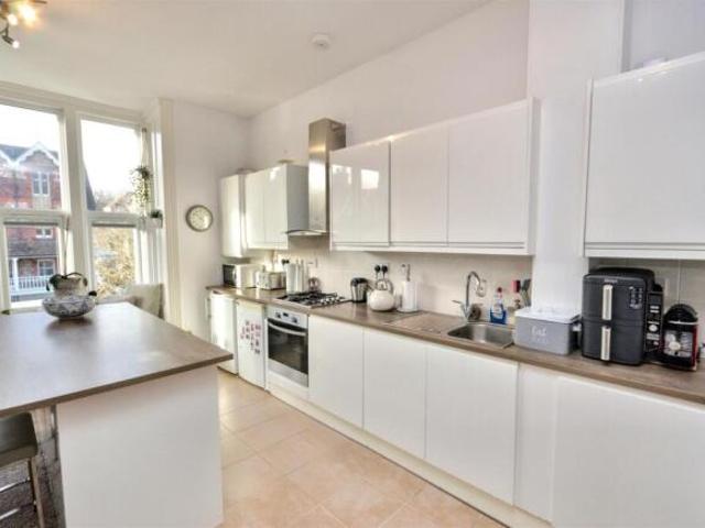 2 bedroom flat for sale in Eversfield Road, Eastbourne, BN21