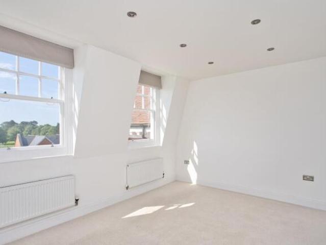 2 bedroom flat for sale in Eversley Park, Folkestone, Kent, CT20