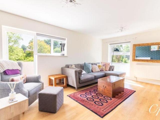2 bedroom flat for sale in Evesham Road, Cheltenham, GL52
