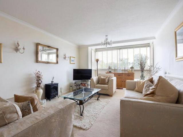 2 bedroom flat for sale in Evesham Road, Cheltenham, GL52 3JT, GL52