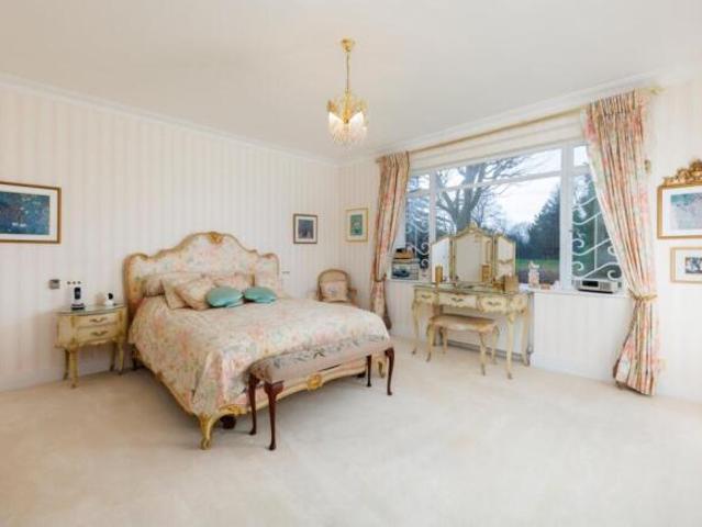 2 bedroom flat for sale in Fairacres, Roehampton Lane, SW15