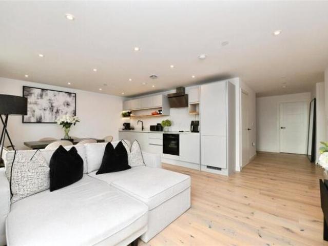 2 bedroom flat for sale in Fairfield Road, BRENTWOOD, Essex, CM14