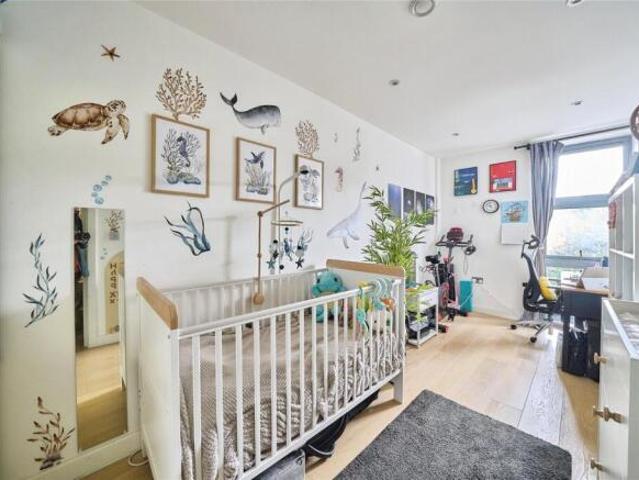 2 bedroom flat for sale in Fairfield Road, London, E3