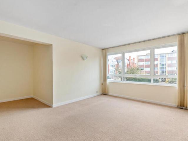 2 bedroom flat for sale in Fairlawns SW15