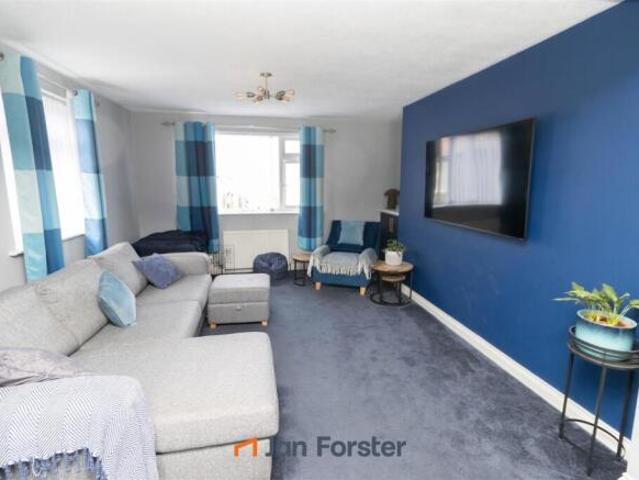 2 bedroom flat for sale in Falstone Square, Newcastle Upon Tyne, NE3
