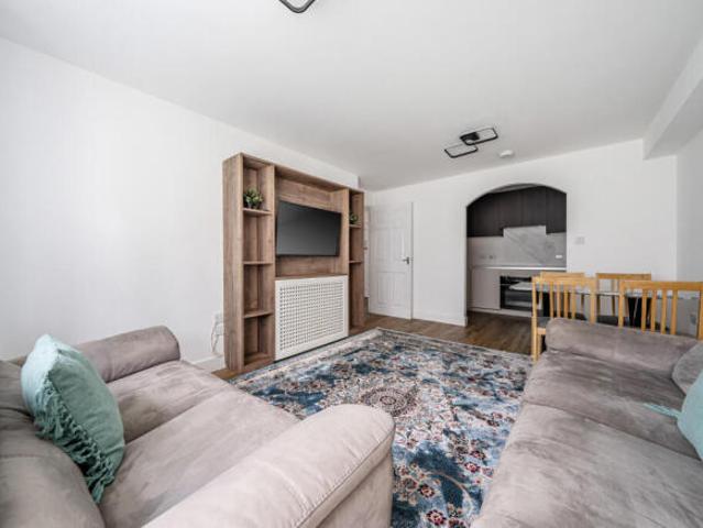 2 bedroom flat for sale in Faraday Road, Guildford, GU1