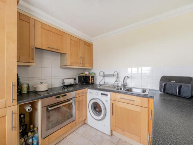 2 bedroom flat for sale in Faraday Road, Guildford, GU1