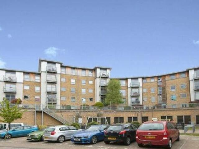2 Bedroom Flat For Sale In Farnborough, Hampshire