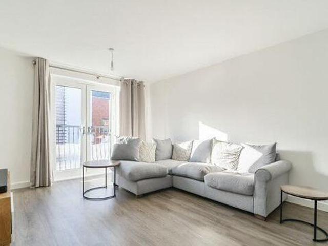 2 Bedroom Flat For Sale In Farnham, Surrey