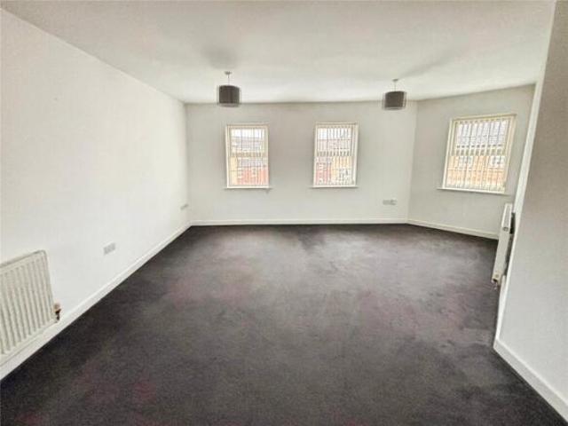 2 bedroom flat for sale in Farnley Road, Woodfield Plantation, Doncaster, South Yorkshire, DN4