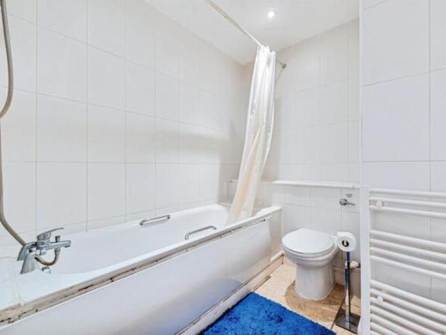 2 bedroom flat for sale in Farnsby Street, Swindon, SN1