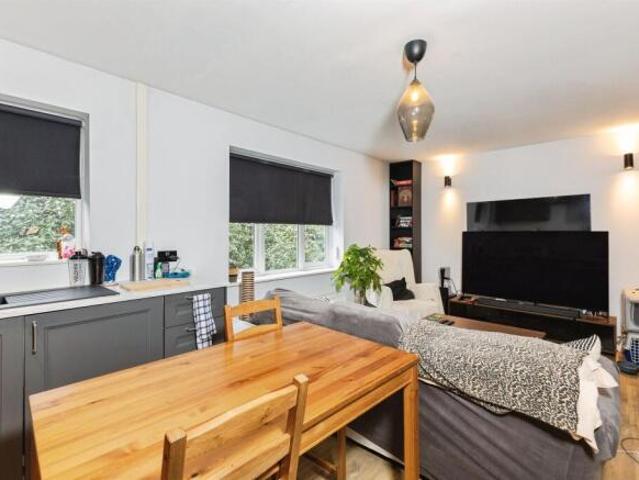 2 bedroom flat for sale in Farringdon Court, Erleigh Road, Reading, RG1