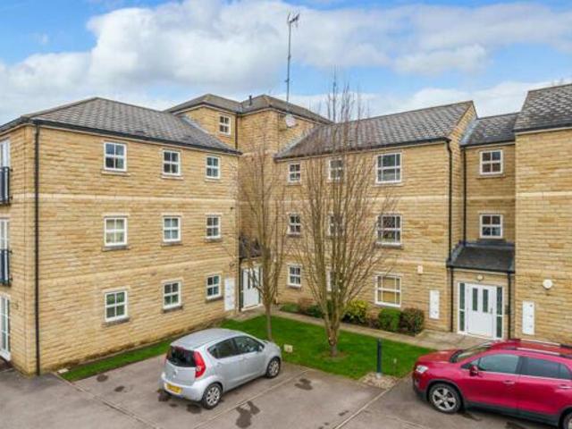 2 Bedroom Flat For Sale In Farsley, West Yorkshire