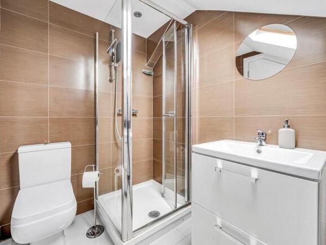 2 bedroom flat for sale in Felix Road, Ealing, London, W13 0NU, W13
