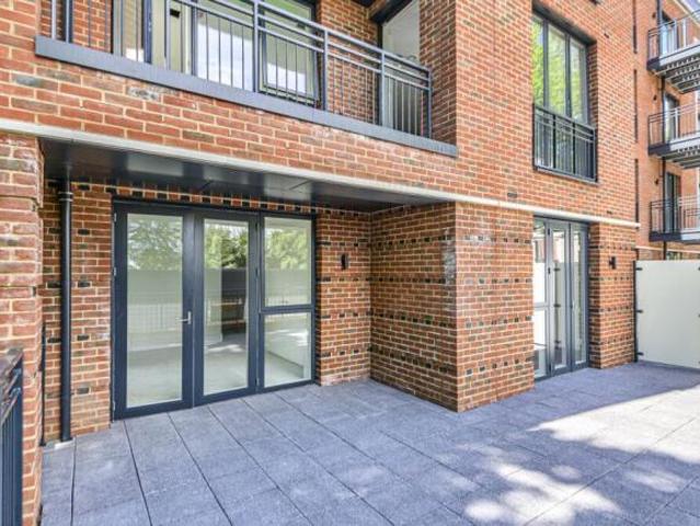 2 bedroom flat for sale in Fellowes Rise, Winchester, Hampshire, SO22