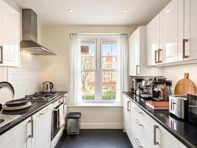 2 bedroom flat for sale in Felsham Road, SW15