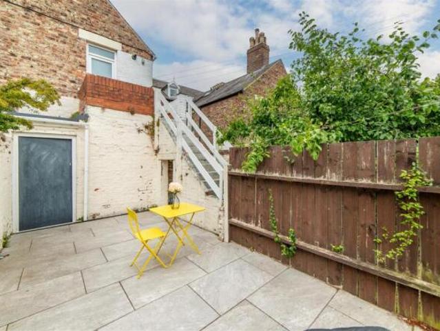 2 bedroom flat for sale in Fern Avenue, Jesmond, Newcastle Upon Tyne, NE2