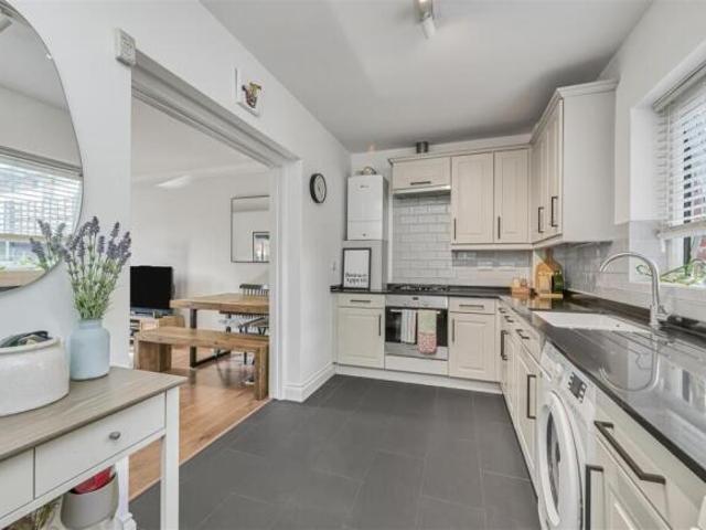 2 bedroom flat for sale in Ferndale Road, SW4