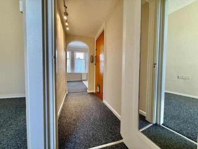 2 bedroom flat for sale in FFF, 16 Bishops Place, The Hoe Plymouth. Contemporary coastal living close to Plymouth Hoe and the vibrant waterfront. PL1