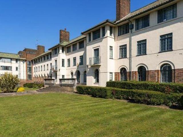 2 Bedroom Flat For Sale In Finchley Road, Temple Fortune