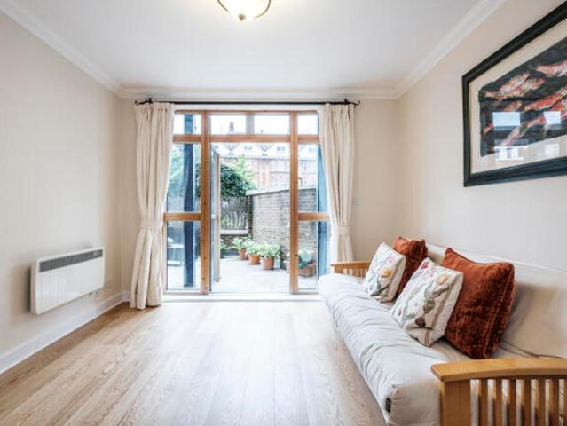2 bedroom flat for sale in Folgate Street, London, E1
