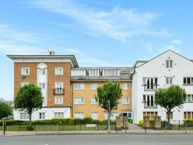 2 Bedroom Flat For Sale In Forty Avenue