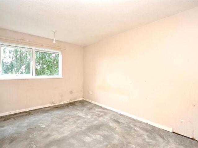 2 bedroom flat for sale in Fountains Close, Eastbourne, BN22