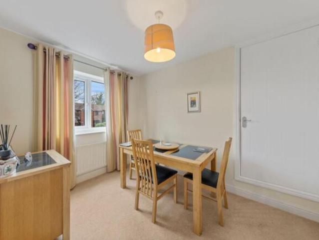 2 bedroom flat for sale in Foxdale Court, Appleton, WA4