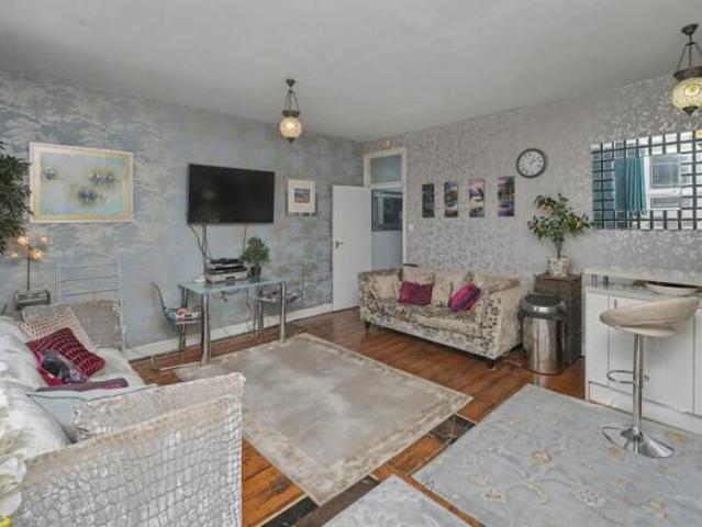 2 bedroom flat for sale in Flat C, 462 Brixton Road, Brixton, London, SW9