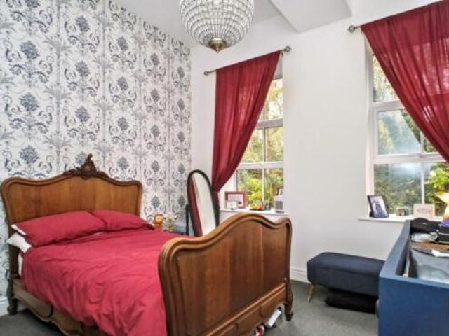 2 bedroom flat for sale in Flat, Victoria Court, Victoria Mews, Morley, Leeds, LS27