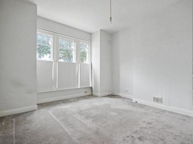 2 bedroom flat for sale in Flat 1, 105 Louisville Road, Tooting Bec, London, SW17