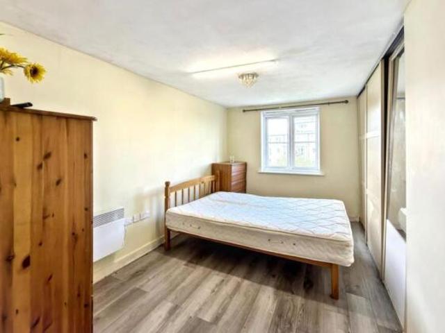 2 bedroom flat for sale in Flat 40 Centrika, Bath Road, Slough, Buckinghamshire, SL1 3SL, SL1