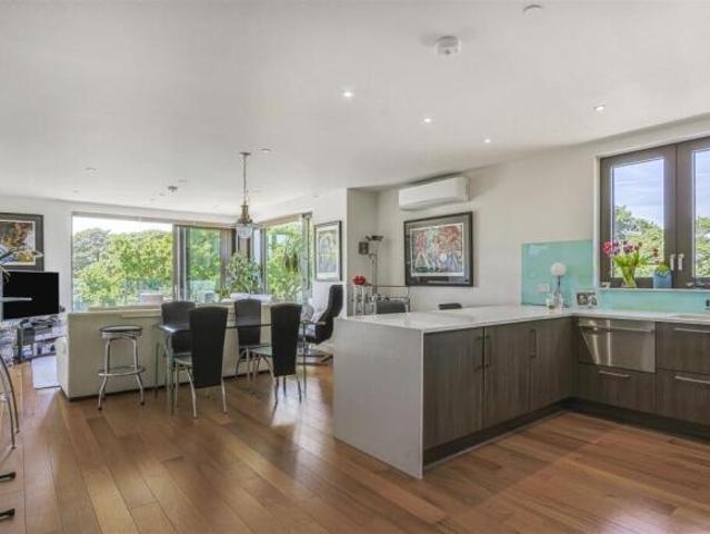 2 bedroom flat for sale in Flaghead Road, Canford Cliffs, Poole, BH13