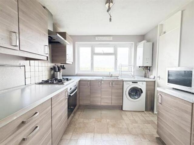 2 bedroom flat for sale in Fletching Road, Eastbourne, BN22 9DX, BN22