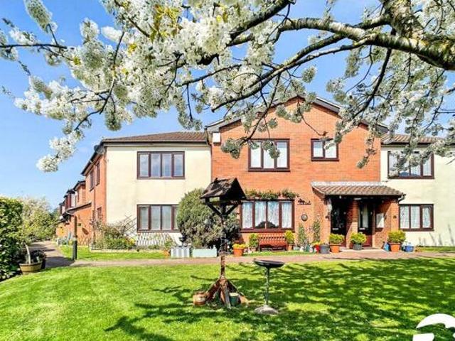 2 Bedroom Flat For Sale In Fleet Estate, Dartford Kent
