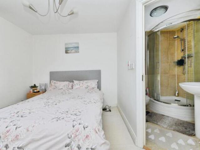 2 bedroom flat for sale in Frobisher Approach, Plymouth, PL5