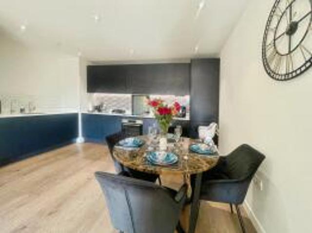 2 bedroom flat for sale in Frogmore Avenue, Watford, Hertfordshire, WD17