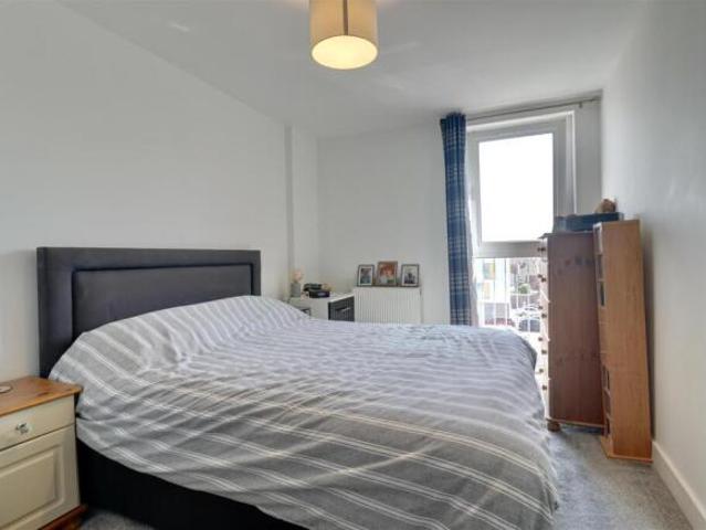2 bedroom flat for sale in Fratton Way, Southsea, PO4