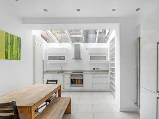 2 Bedroom Flat For Sale In Fulham, London