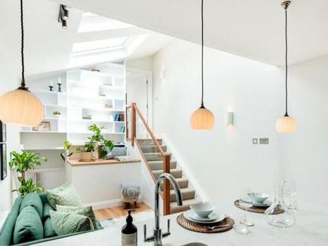 2 Bedroom Flat For Sale In Fulham, London