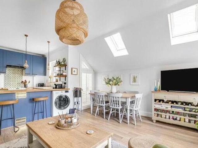 2 Bedroom Flat For Sale In Fulham, London